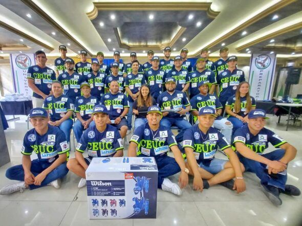 El CEUC hace la presentación de uniformes - La Prensa de Monclova ...