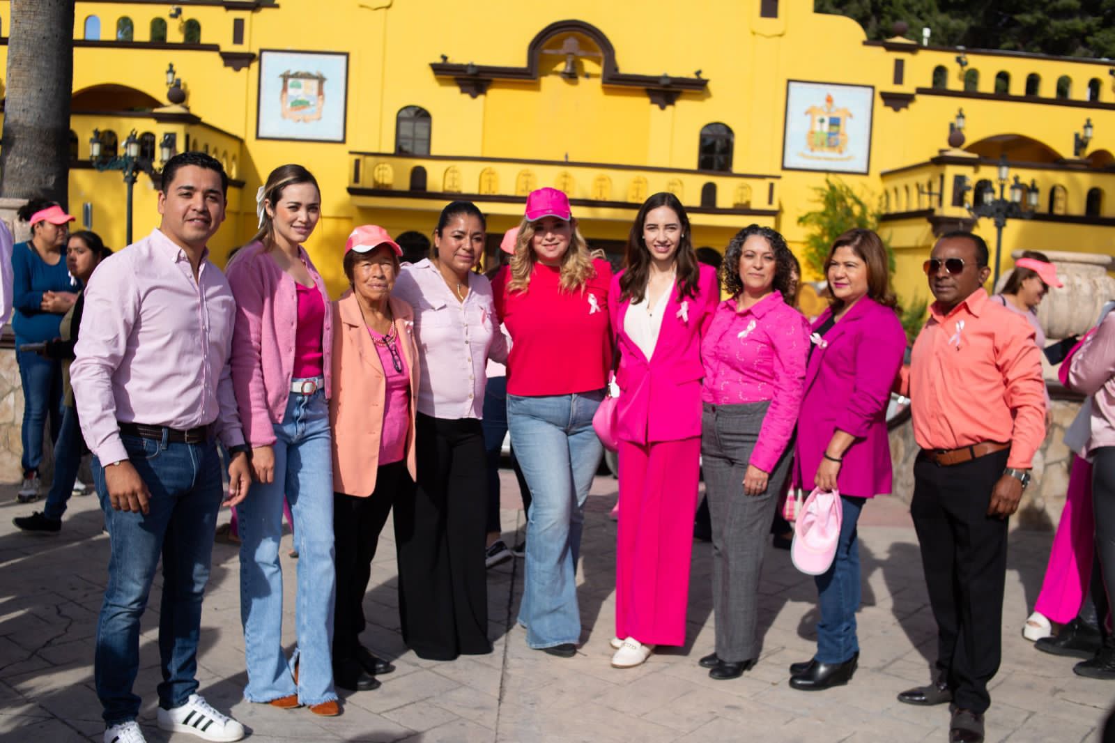 Forman lazo rosa humano en Ramos Arizpe - La Prensa de Coahuila ...