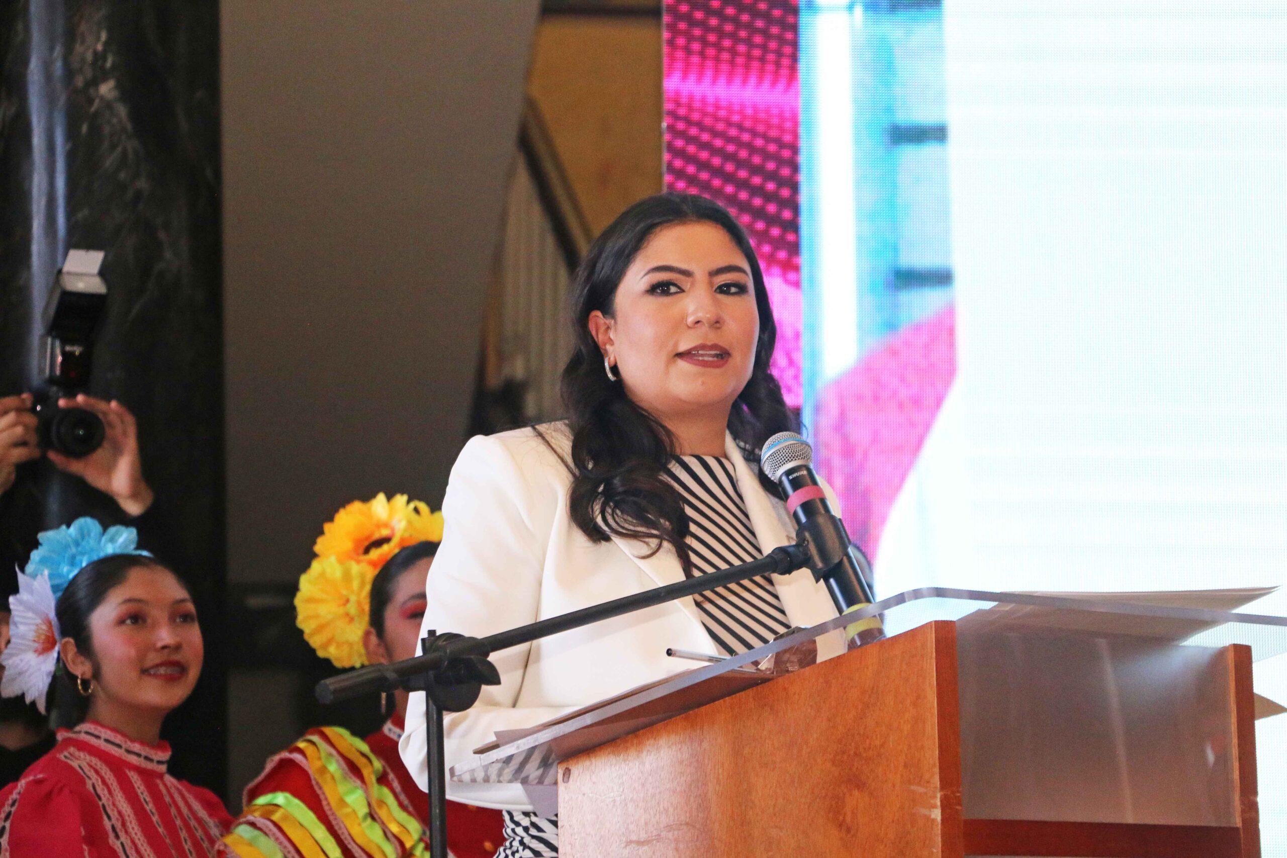 Protesta Nayely Mery González como directora del Ateneo Fuente - La ...