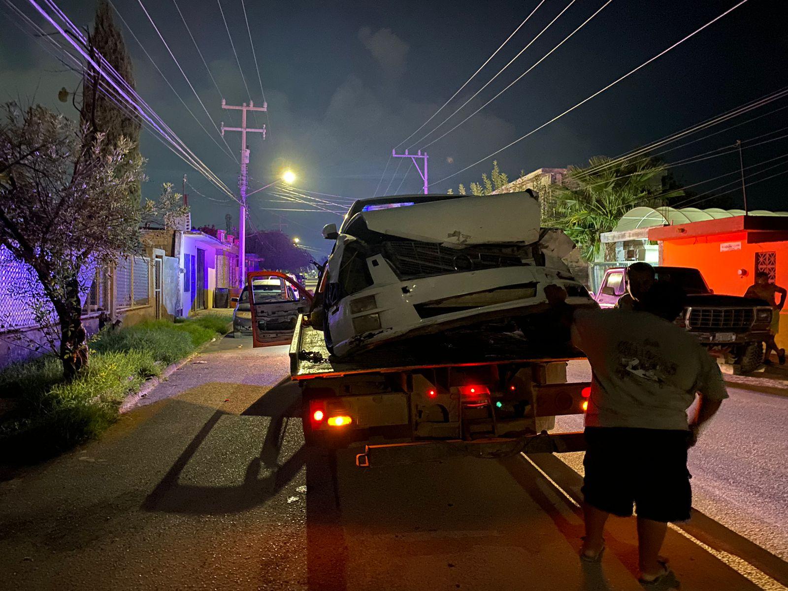 Choca 2 autos y casa y escapa de la escena - La Prensa de Coahuila