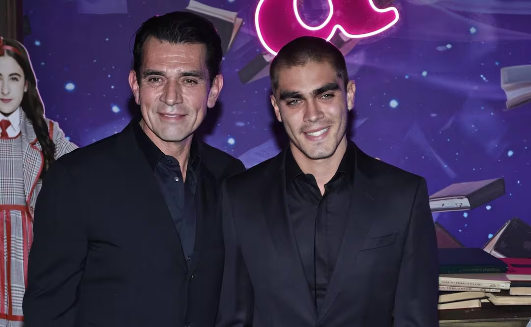 Jorge Salinas presenta a su hijo Santiago e impresiona el parecido ...